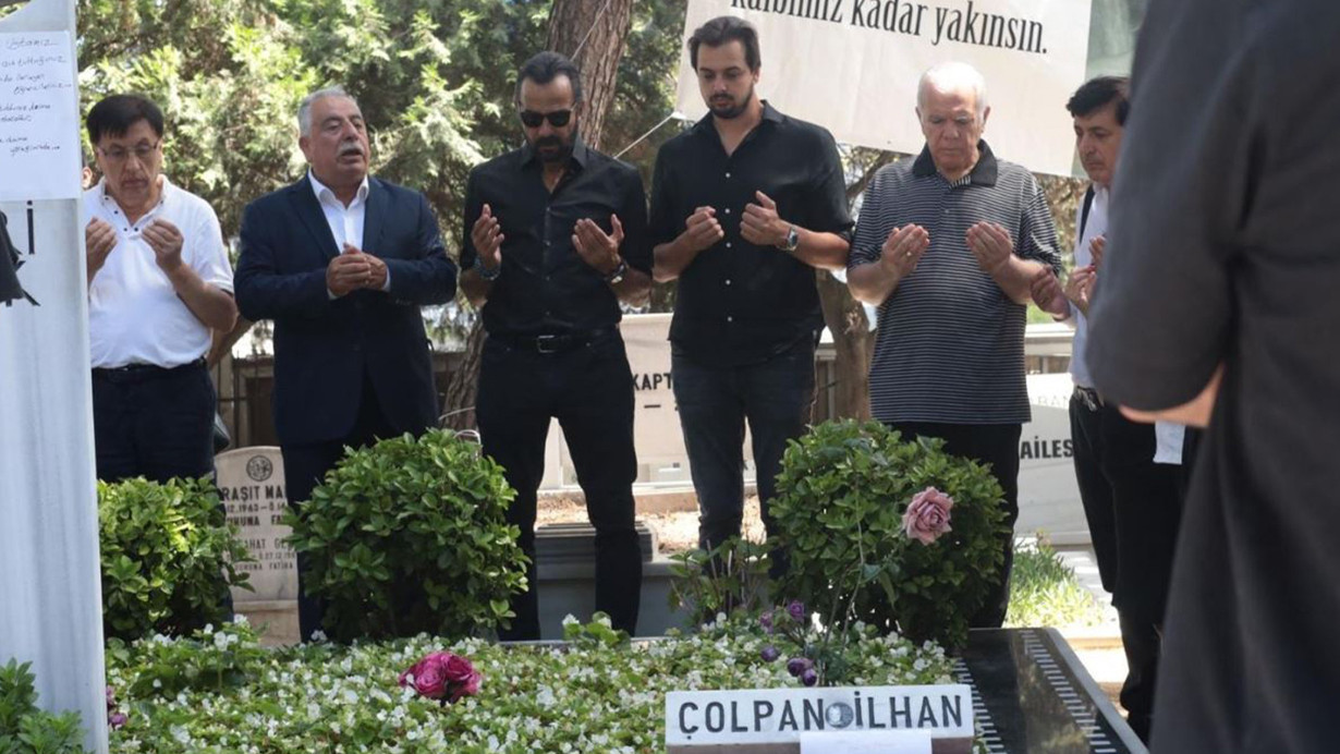Çolpan İlhan doğum gününde kabri başında anıldı: "Annemi çok özledim"