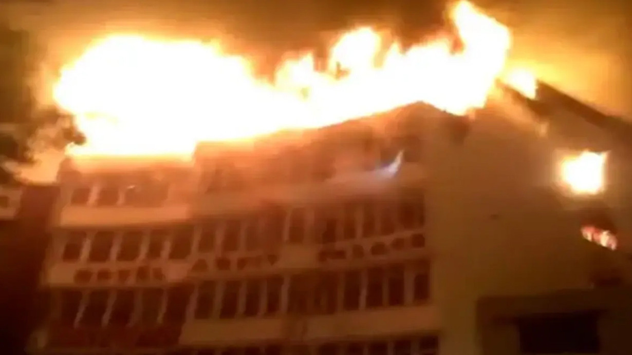 Hindistan'da otel restoranında yangın: Çok sayıda ölü var