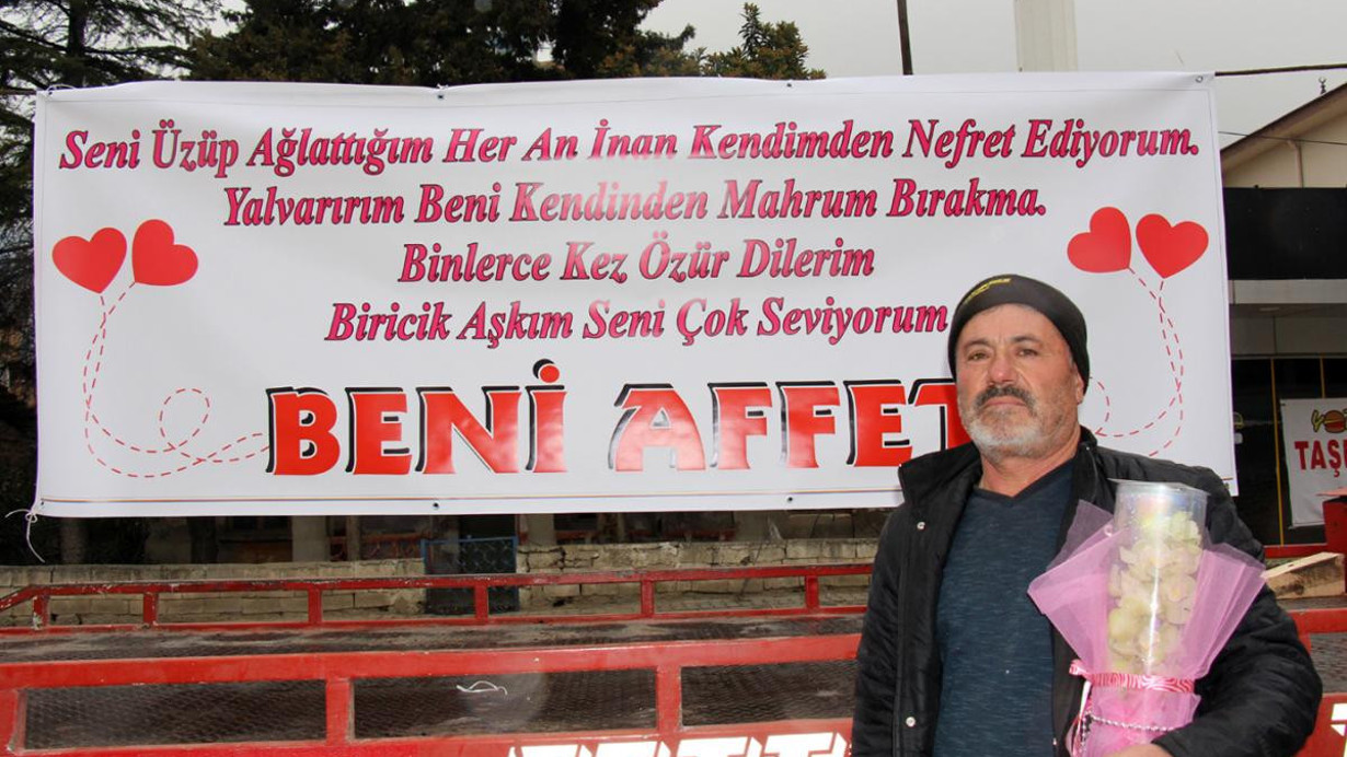 'Beni Affet' yazılı pankart açtı, eşi polise şikayet etti