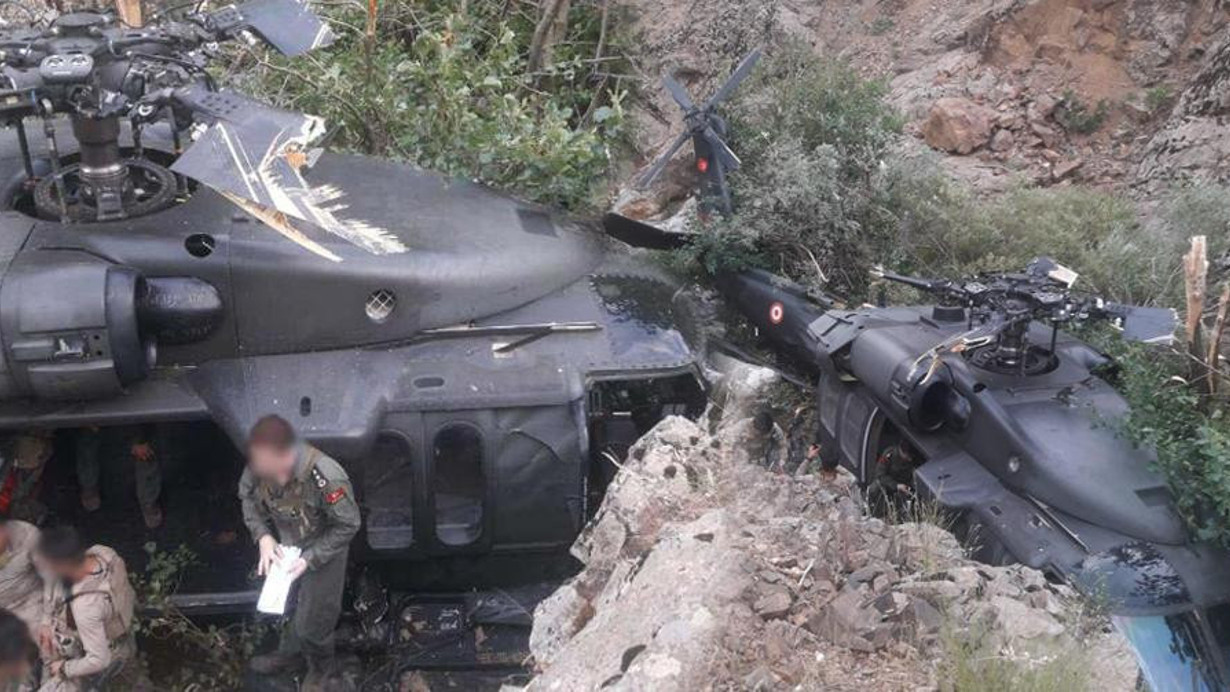 Pilot havada arızalanan helikopteri tek parça indirdi! Operasyondan ...