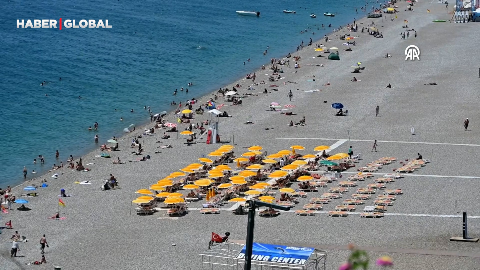 Antalya sahillerinde arefe günü yoğunluğu yaşanıyor