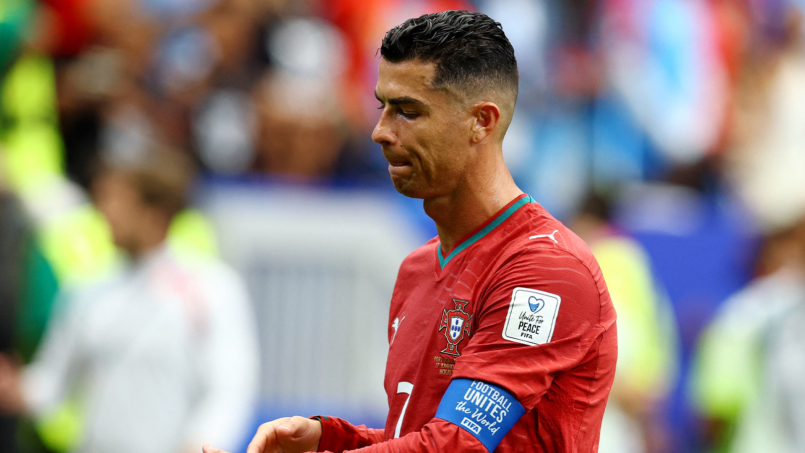 Thierry Henry, Ronaldo'yu yerin dibine soktu: "Golü atması gereken ...