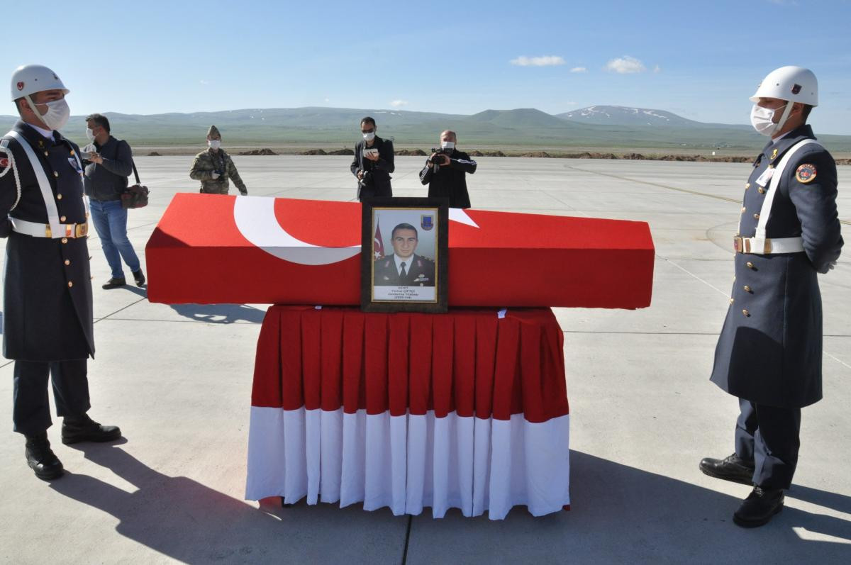 Şehit Yüzbaşı Ferhat Çiftçi'nin cenazesi memleketine uğurlandı